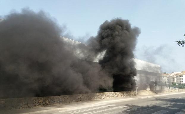 Incendio en el polideportivo de Altea | Las Provincias