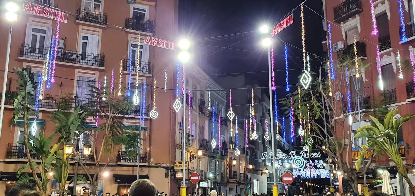 Fotos: Valencia enciende sus calles iluminadas de las Fallas 2020 | Las ...