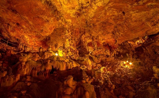Entre simas y cuevas paleolíticas: qué hacer en La Vall d'Ebo | Las ...