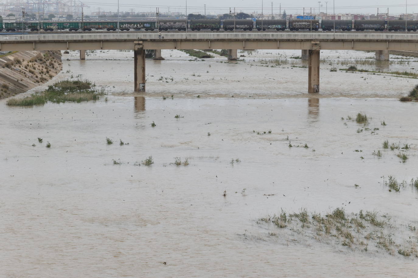 Fotos: El nuevo cauce del río Turia, inundado por las lluvias | Las ...