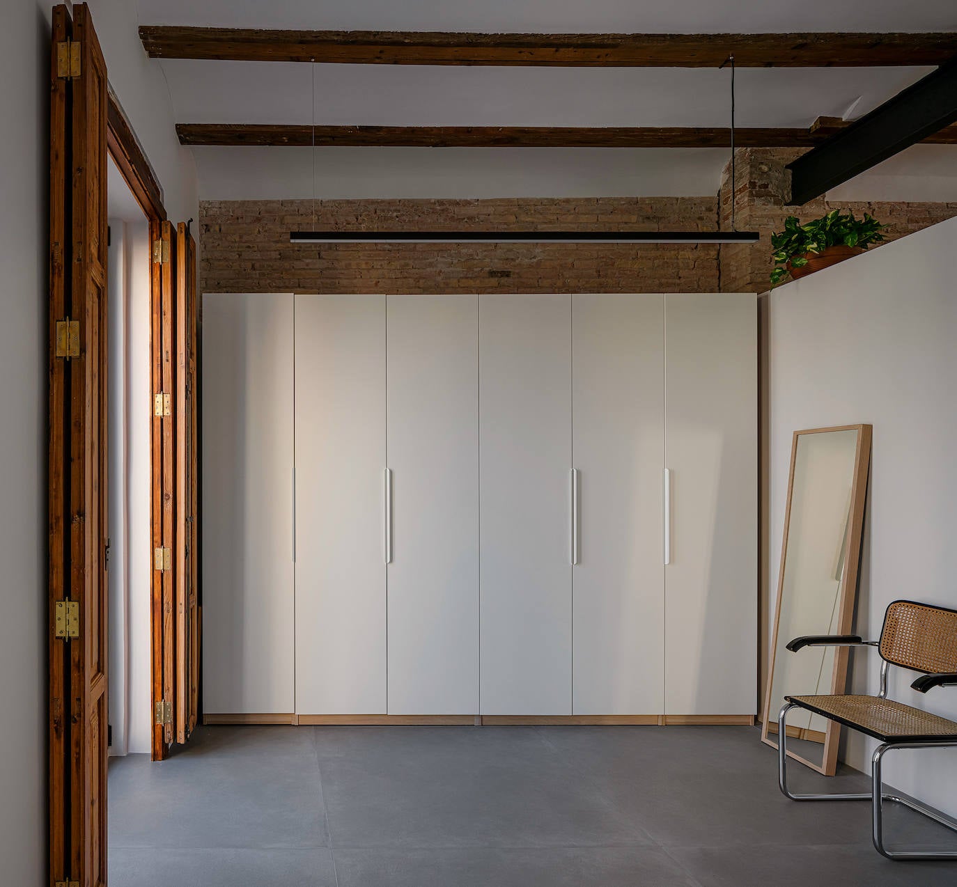 Fotos: La vivienda rehabilitada en un edificio protegido al que se han ...