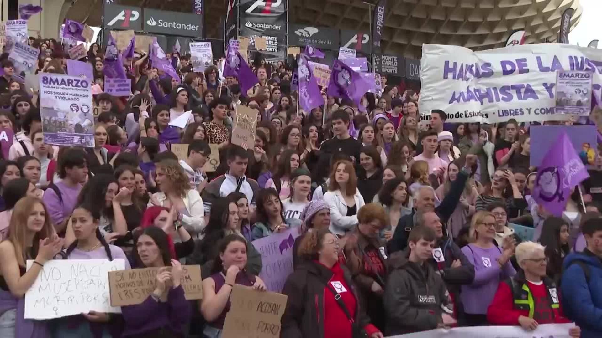 Las estudiantes vacían las aulas y toman las calles en el 8M | Las ... Las estudiantes vacían las aulas y toman las calles en el 8M | Las ...