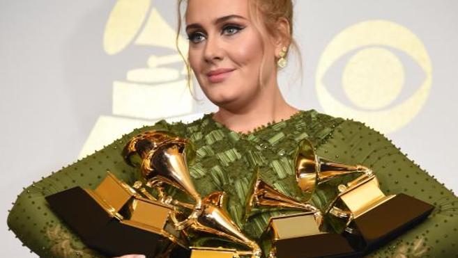 Adele se corona de nuevo en los Grammy y brinda el premio a Beyoncé ...